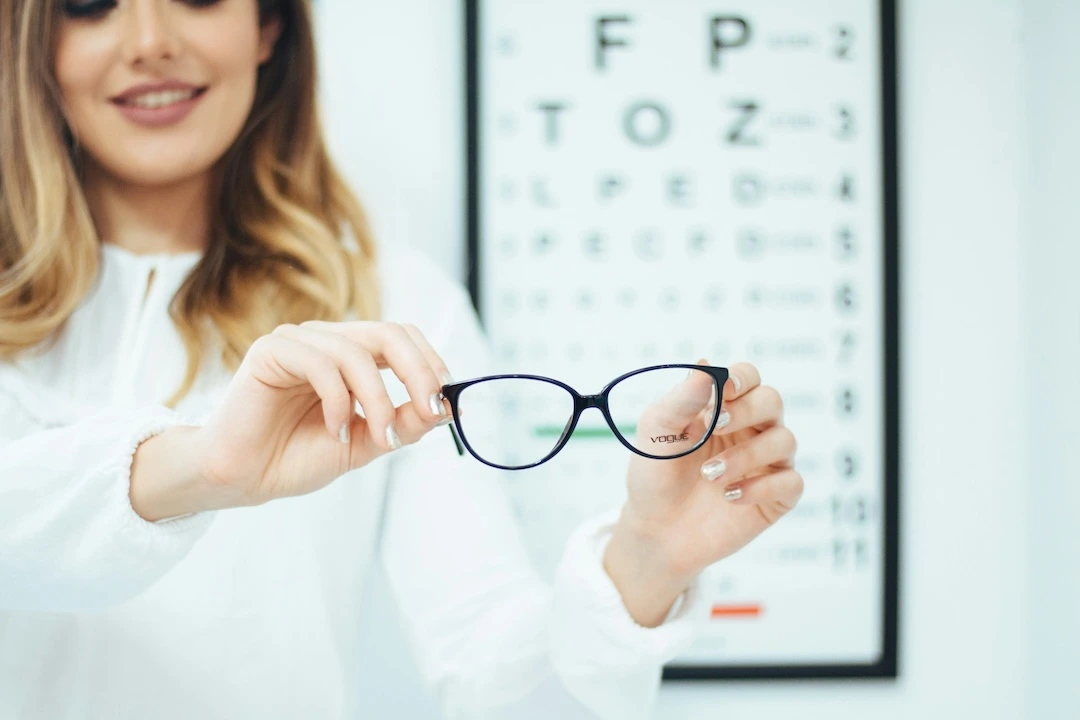 Questions to Ask Your Optician About AMD | Areds2Shop